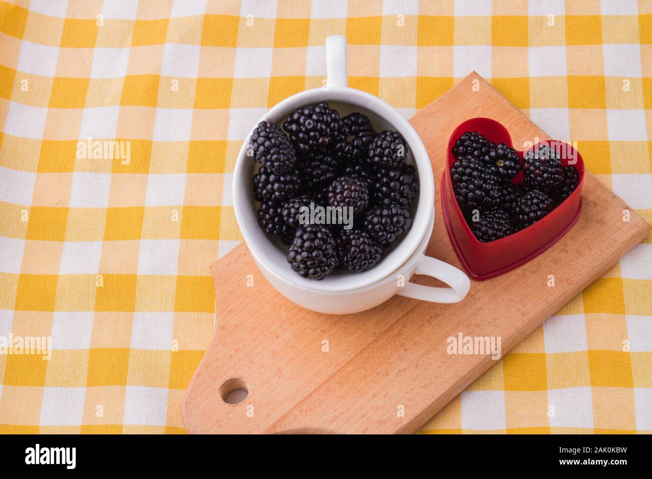 Cup shaped form hi-res stock photography and images - Alamy