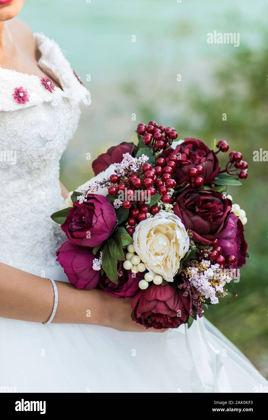 Bride with rose flowers in your hand Stock Photo - Alamy
