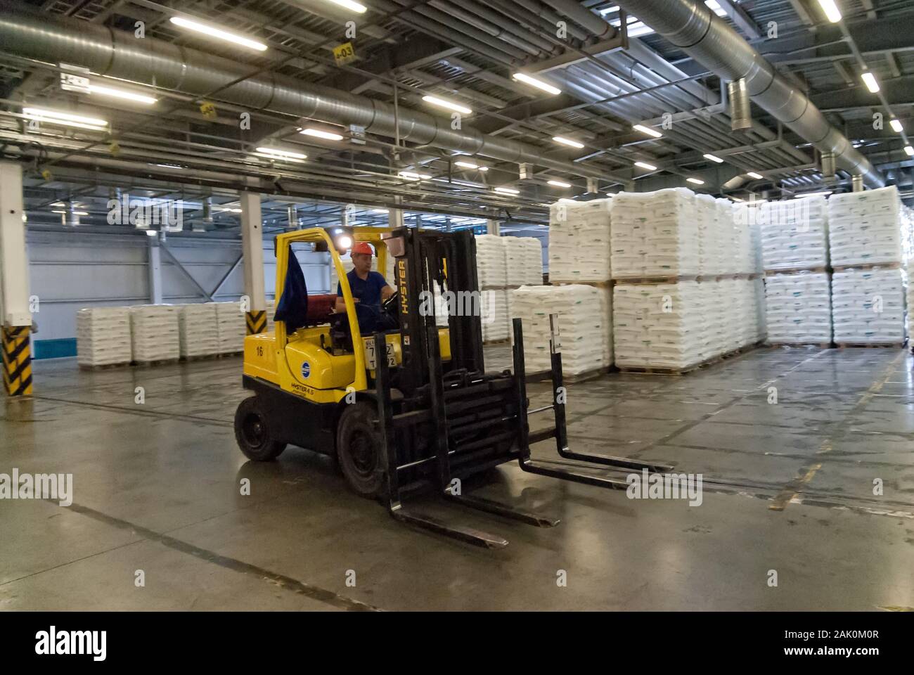 Loading lorry pallets hi-res stock photography and images - Alamy