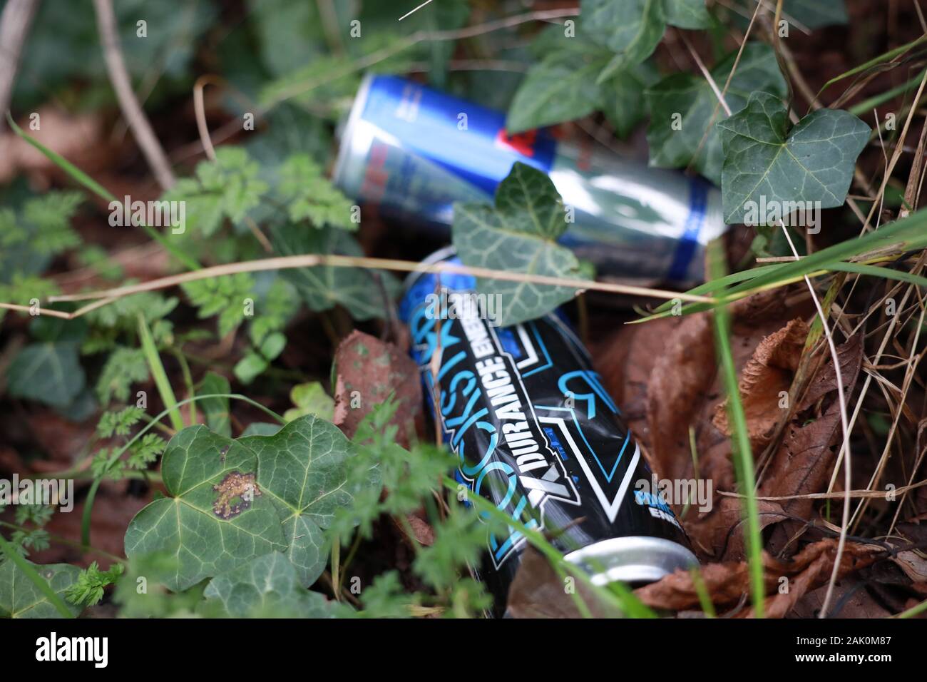 Litter/trash/garbage discarded energy drinks cans Stock Photo - Alamy