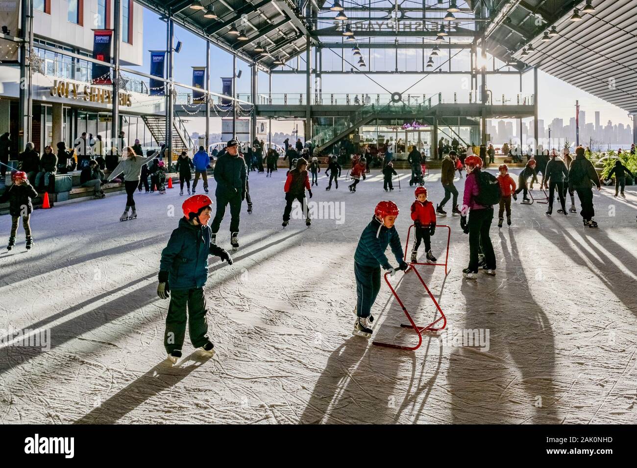 The shipyards skating hi-res stock photography and images - Alamy