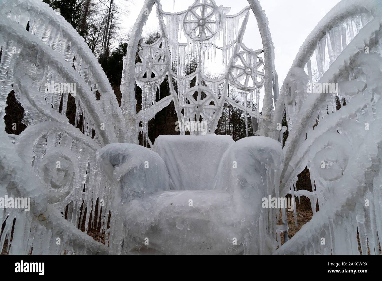 Cartoon icicle hi-res stock photography and images - Alamy