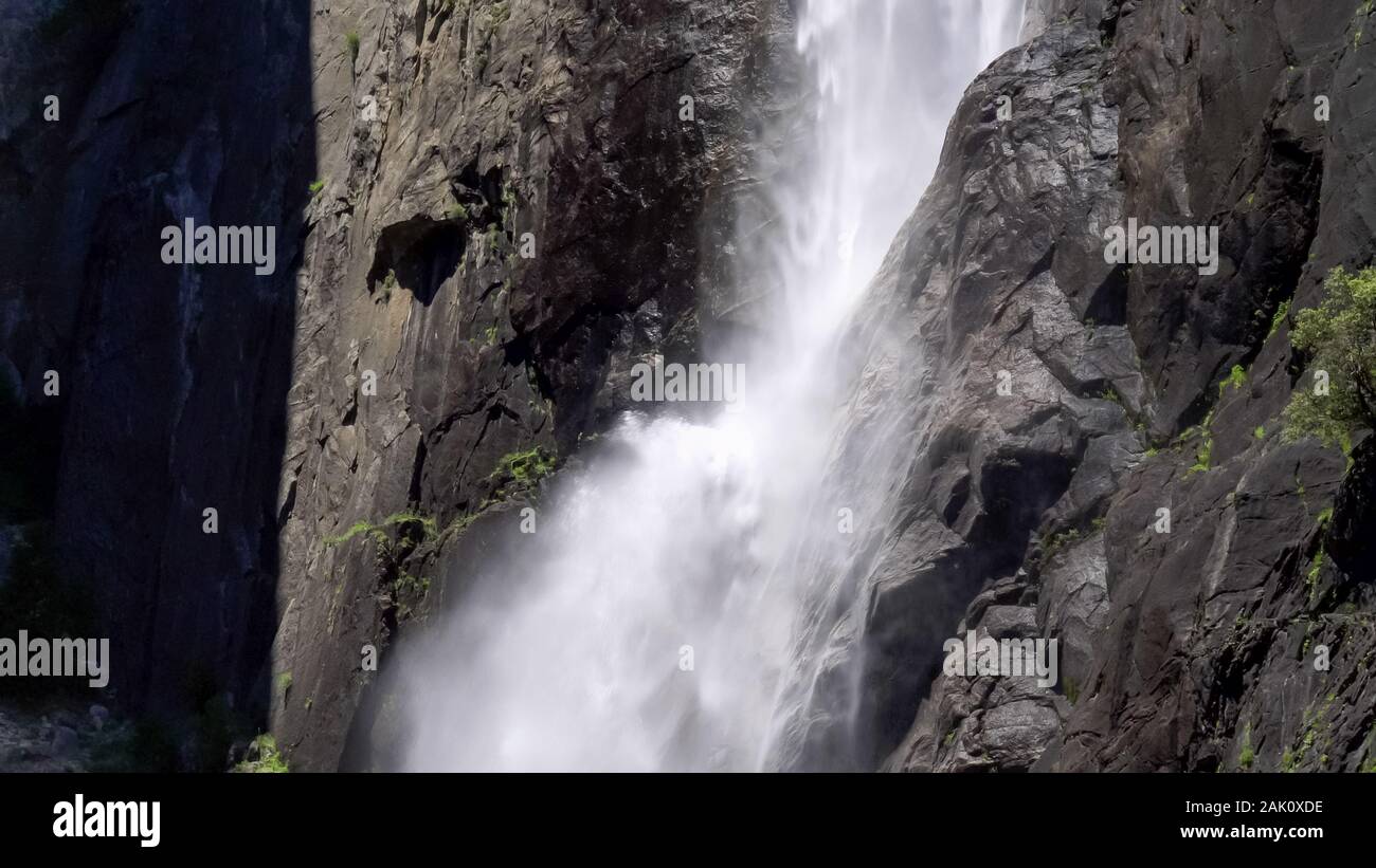 Yosemite famous cliff hi-res stock photography and images - Alamy