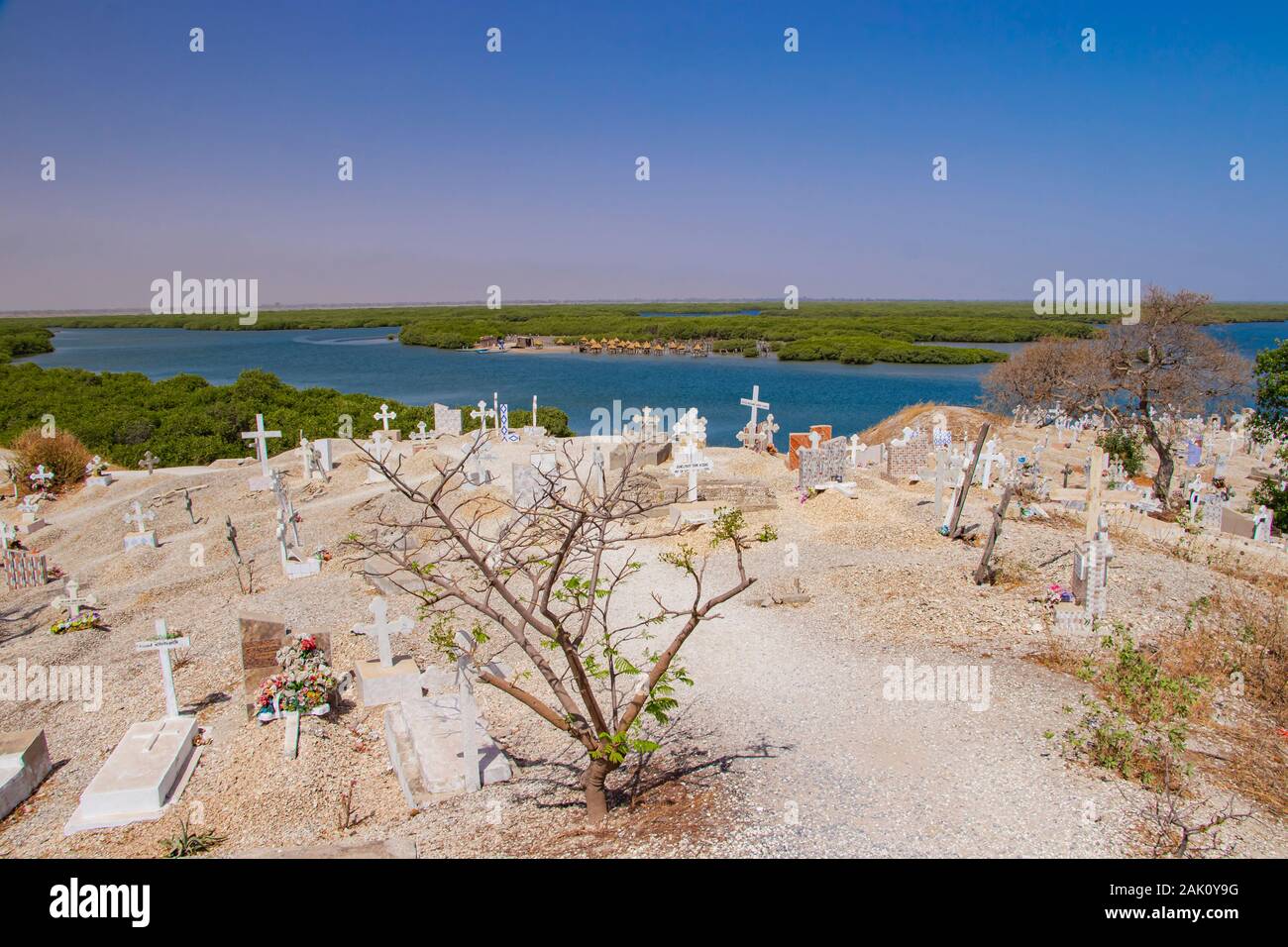 Clamshell architecture hi-res stock photography and images - Alamy