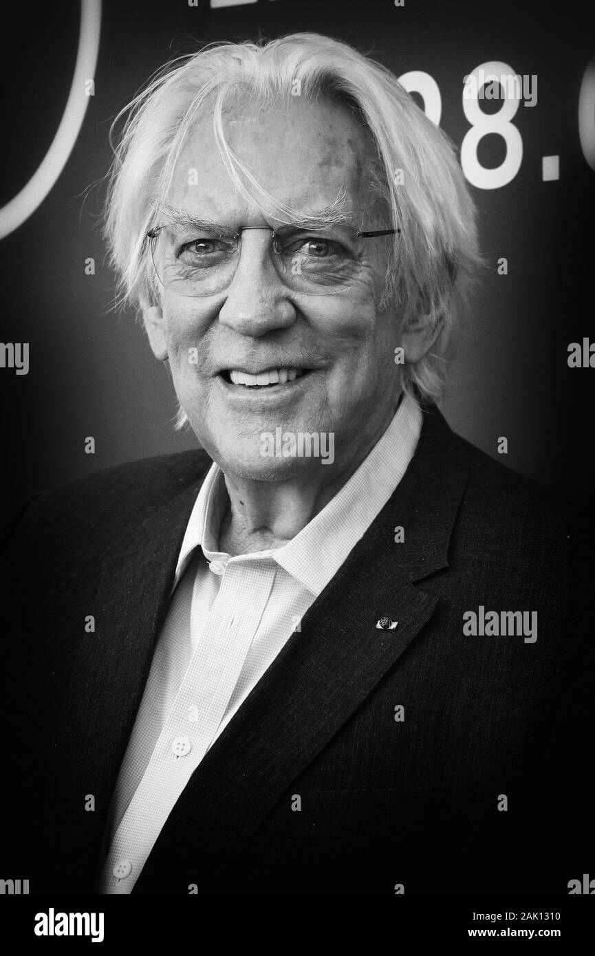 Film actor donald sutherland Black and White Stock Photos & Images - Alamy
