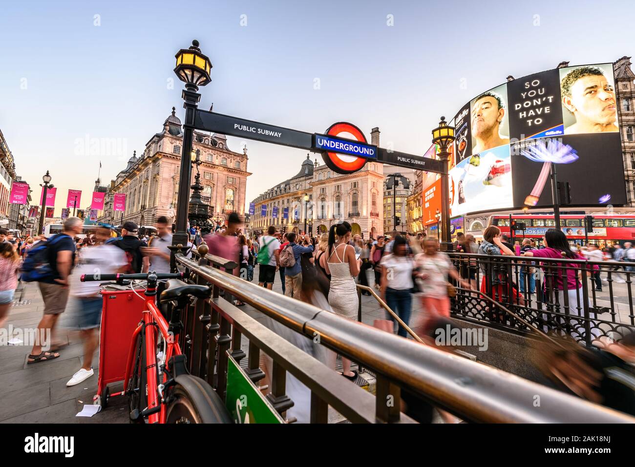 Piccadilly circus underground sign hi-res stock photography and images ...