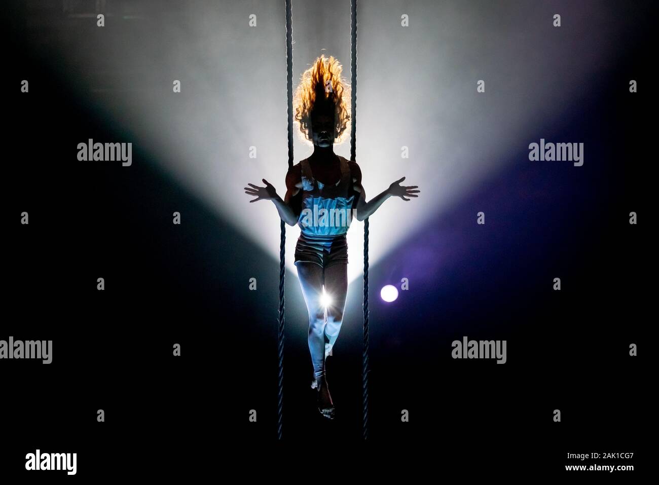 Circus performers hi-res stock photography and images - Alamy