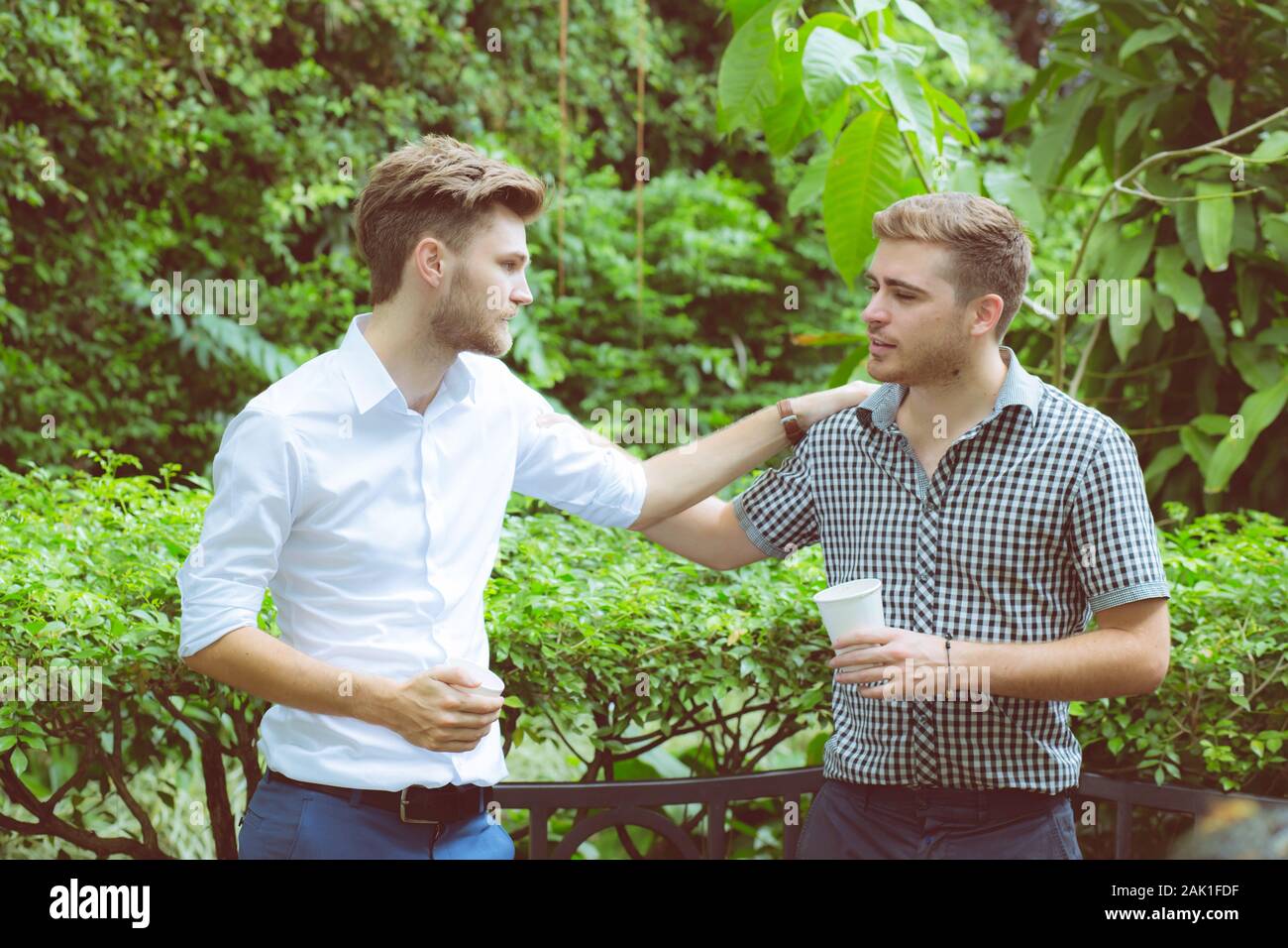 Two men talking casual hi-res stock photography and images - Alamy