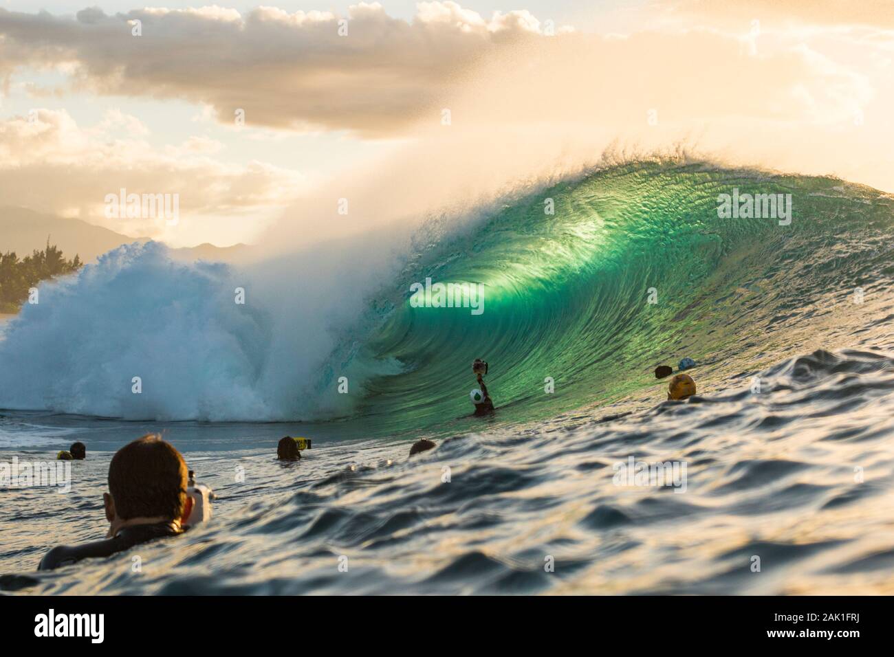 The wave of pipeline in Oahu, Hawaii Stock Photo - Alamy