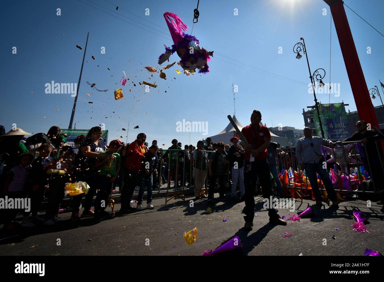 Breaking a pinata hi-res stock photography and images - Alamy