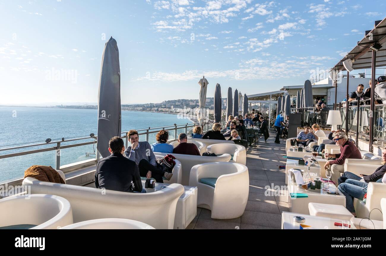 Rooftop cafes hi-res stock photography and images - Alamy