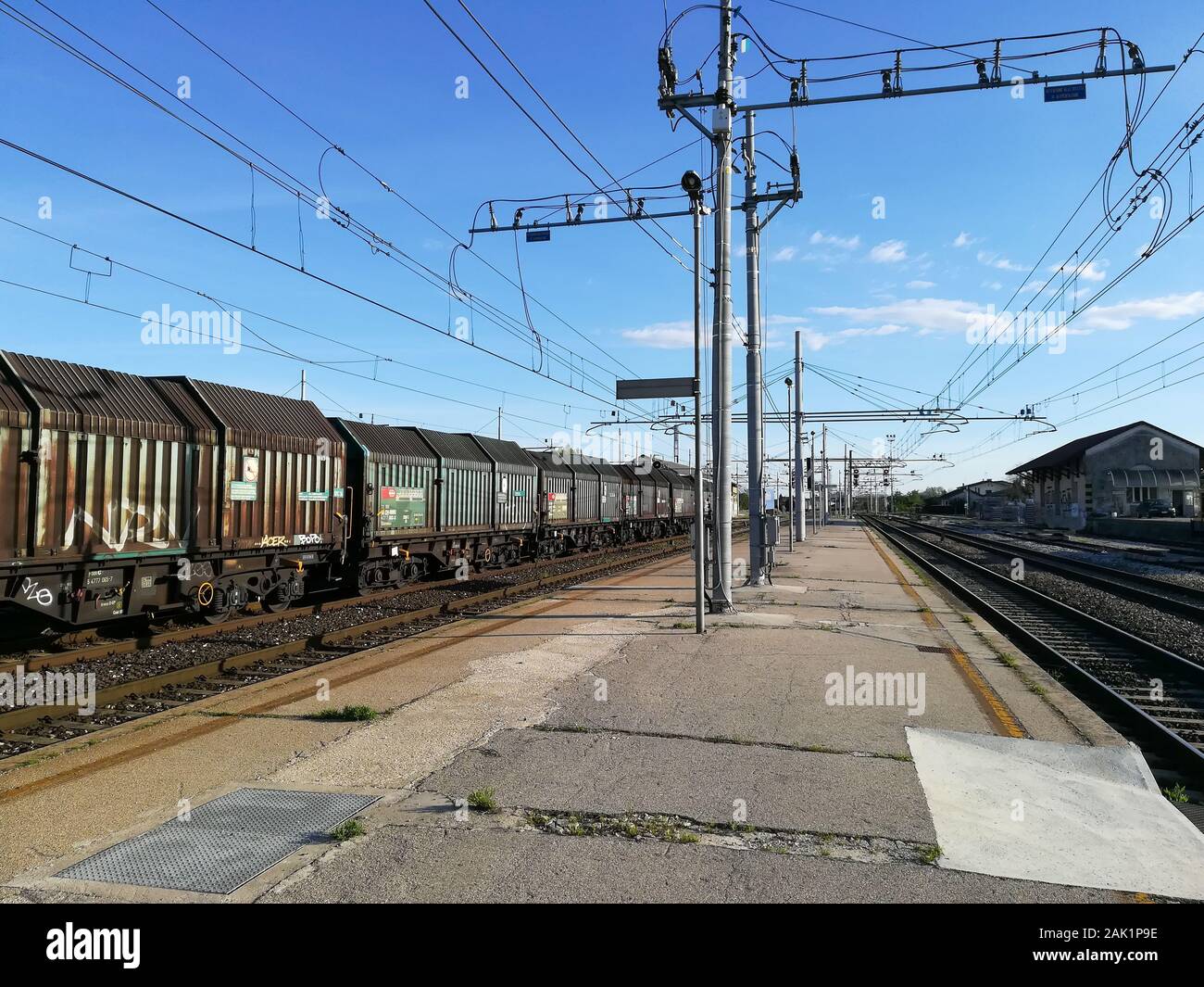 Train tracks perspective view. Transportation mode Stock Photo - Alamy