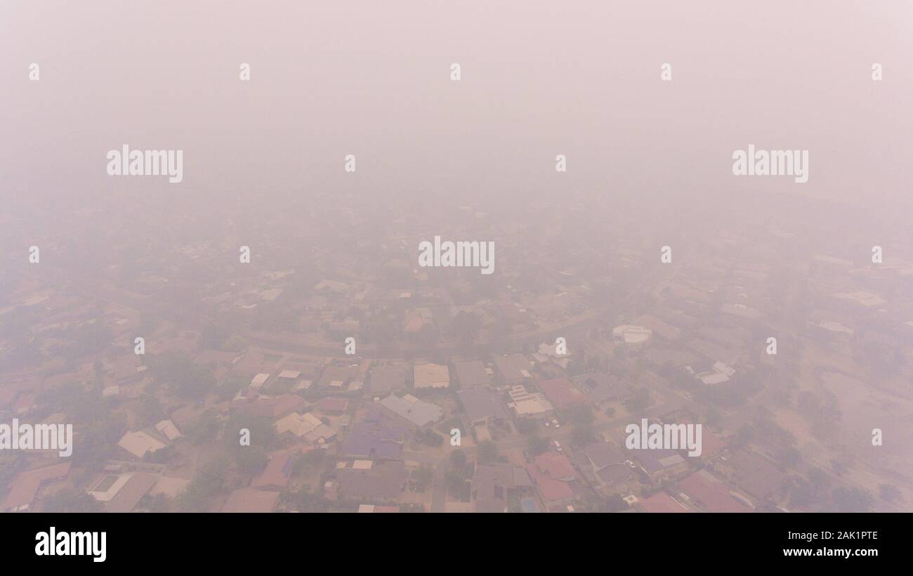 Smoke from the Australian bushfires covering Canberra Stock Photo - Alamy