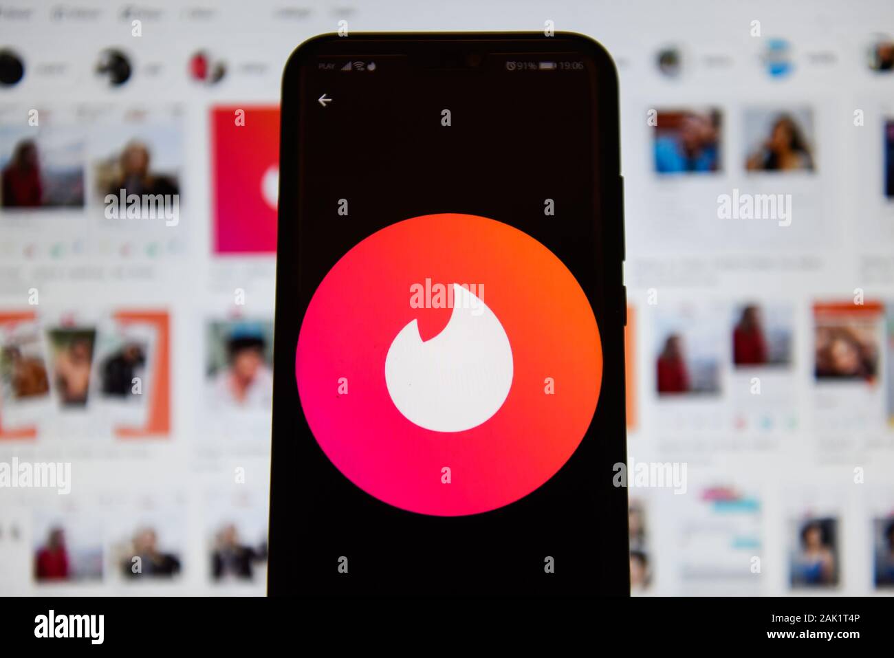 Tinder logo hi-res stock photography and images - Alamy