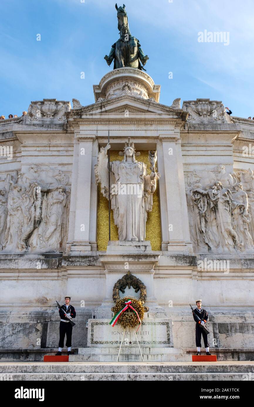 Tomb of the unknown soldier rome hi-res stock photography and images ...