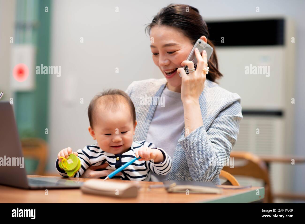 Black woman working baby hi-res stock photography and images - Alamy