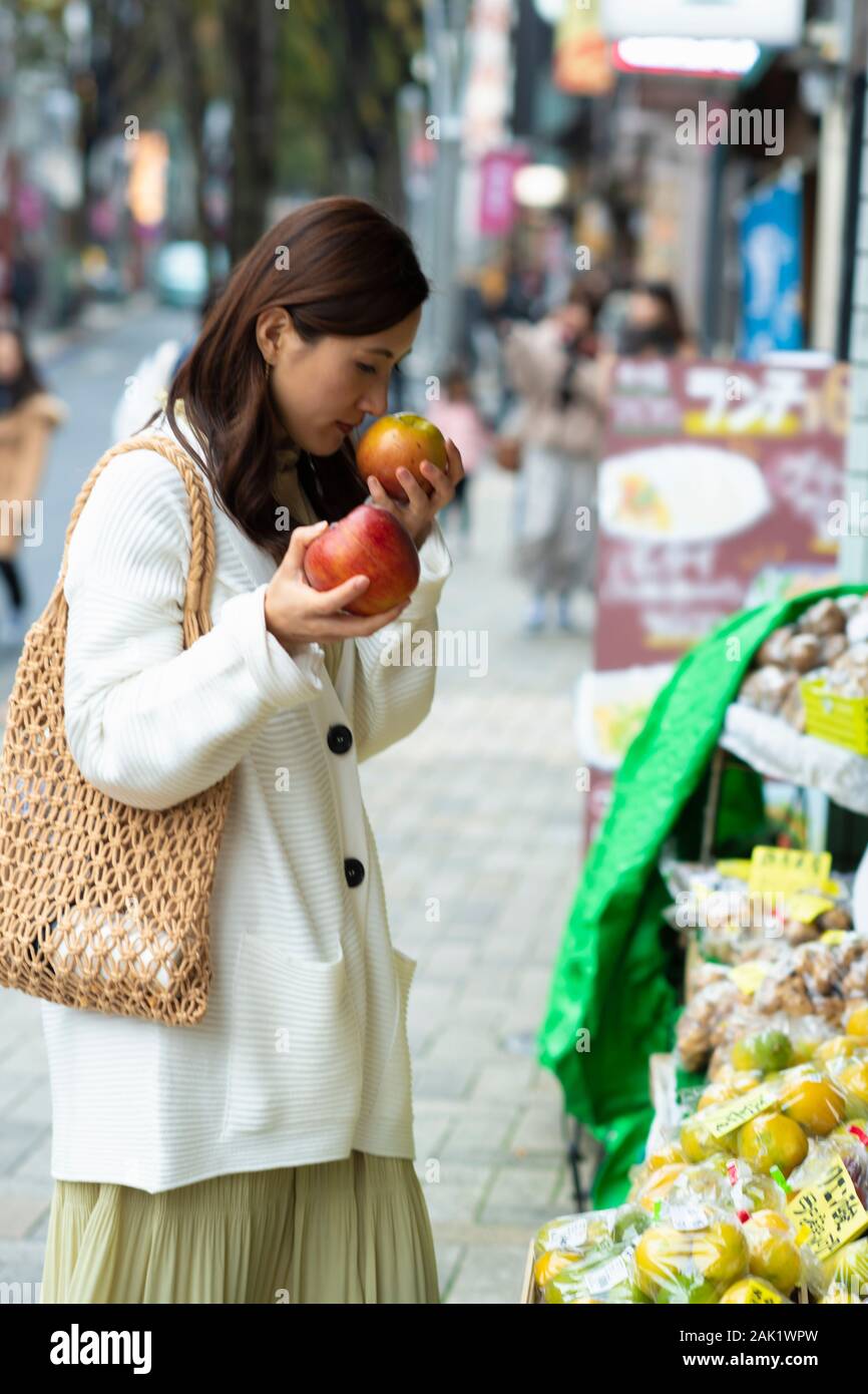 Storefront fruit vegetable store hi-res stock photography and images ...