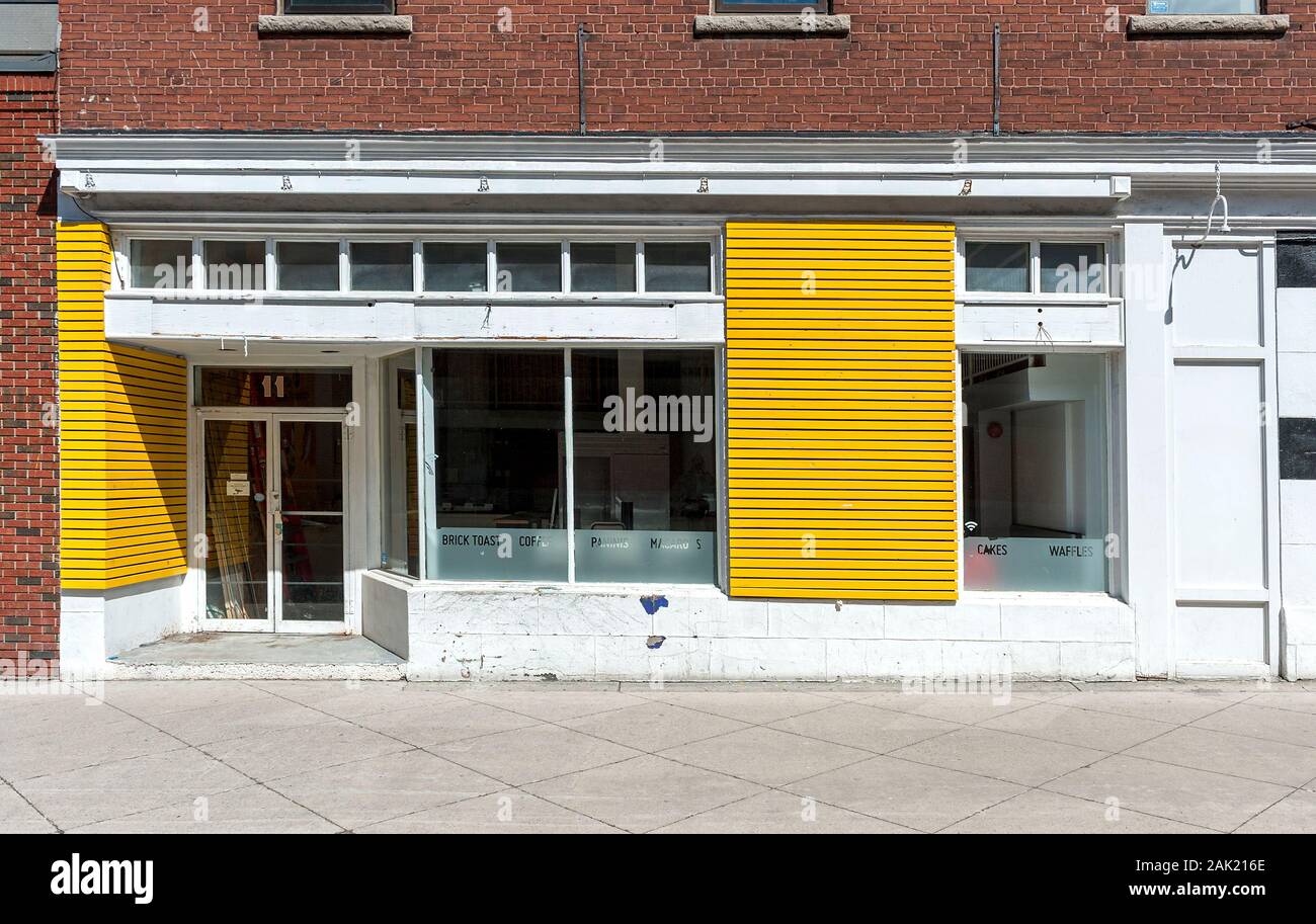 Bakery now closed Stock Photo - Alamy
