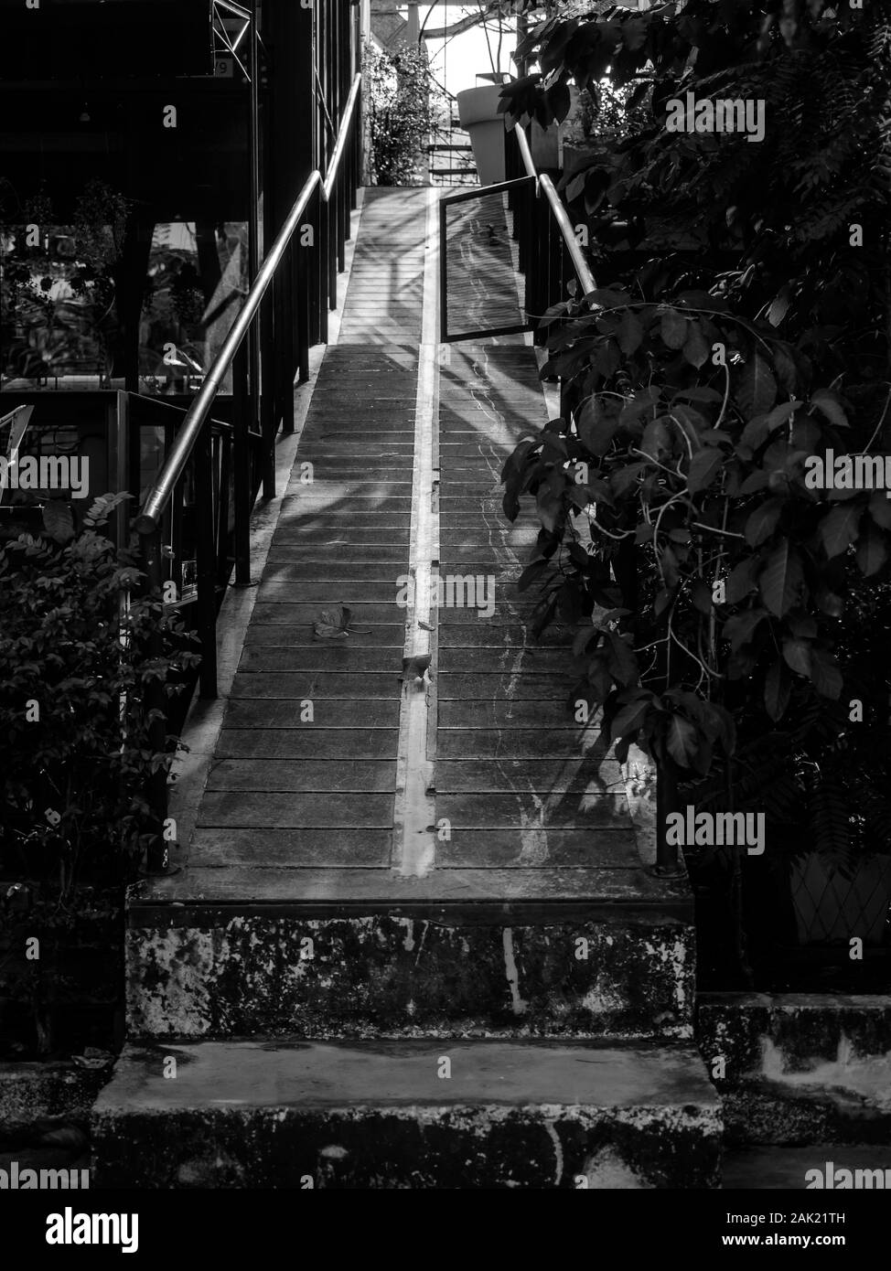 Concrete ramp walkway hi-res stock photography and images - Alamy