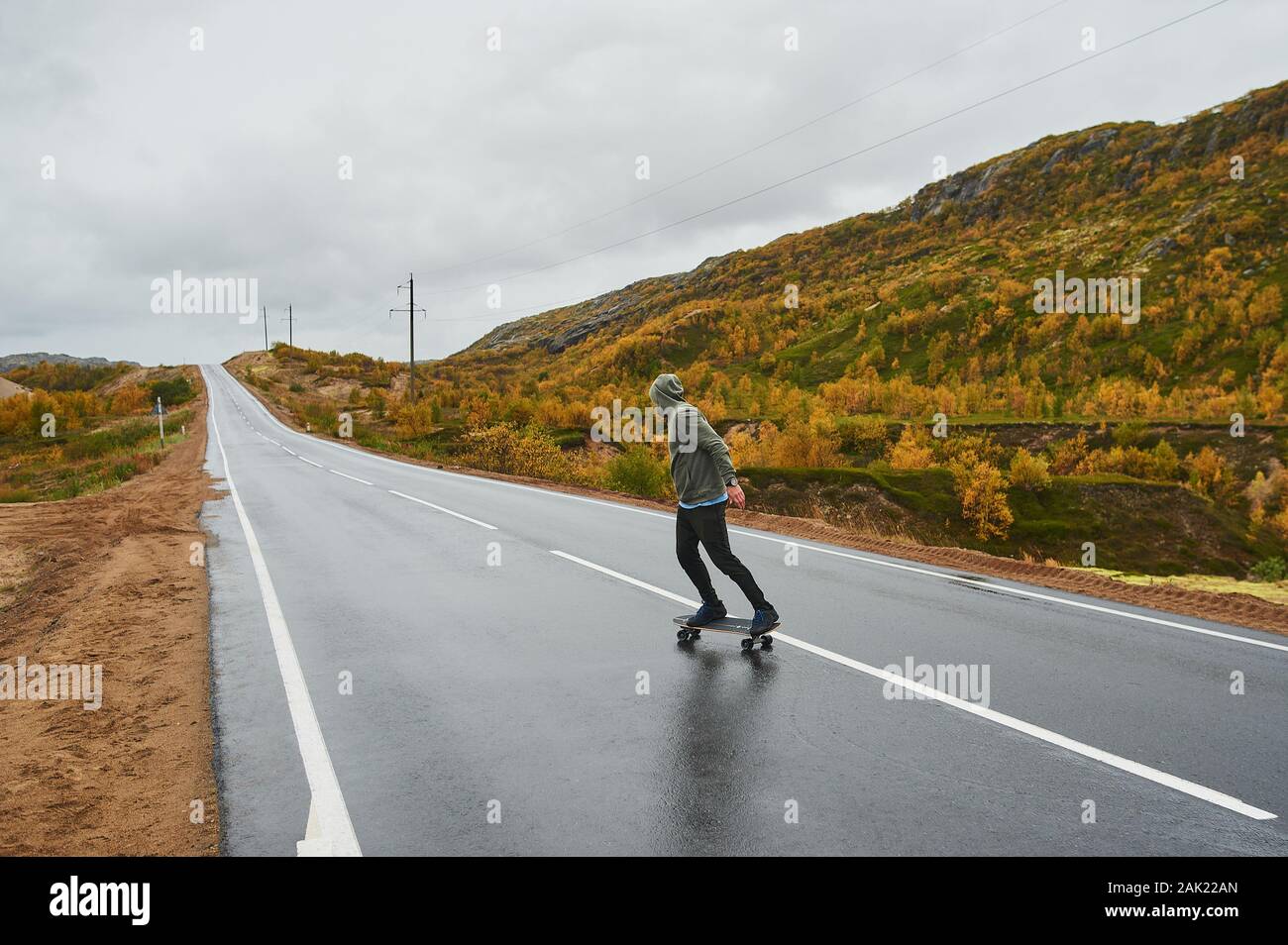 Boy hill skateboard hi-res stock photography and images - Alamy