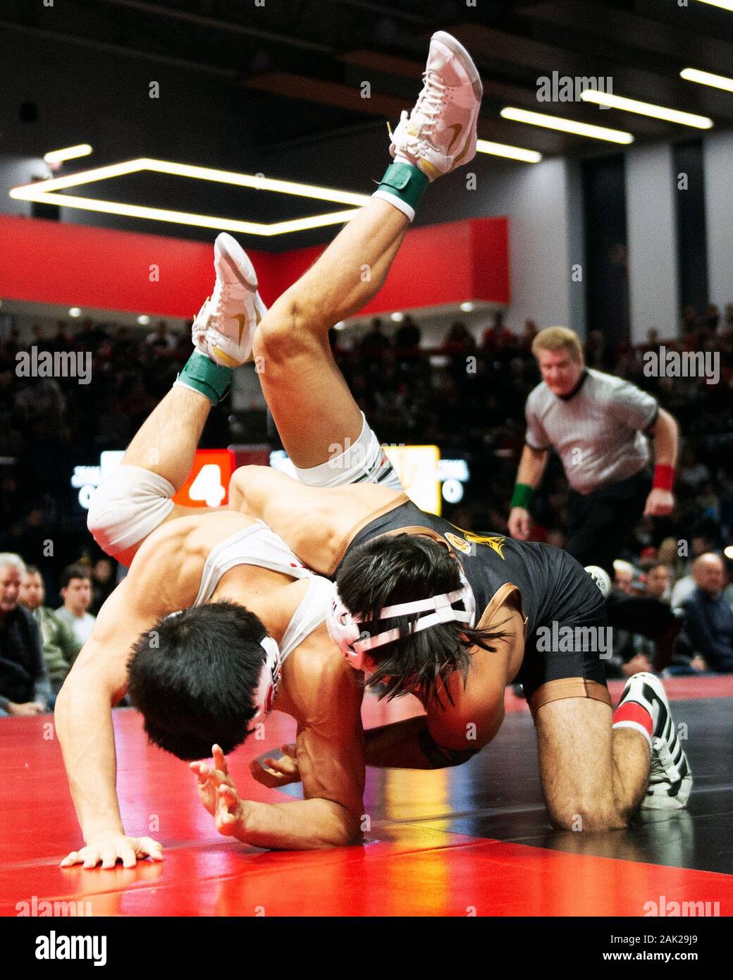 Columbus, Ohio, USA. 6th Jan, 2020. Brandon Courtney (125 lbs) takes ...