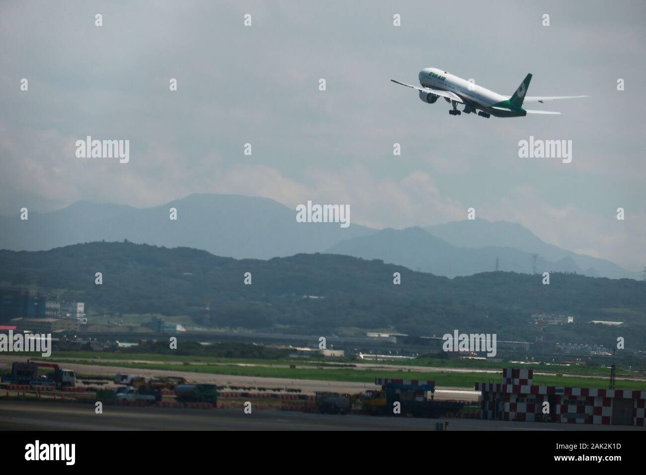 EVA Air a320 taking off from Taoyuan International Airport - Taipei ...