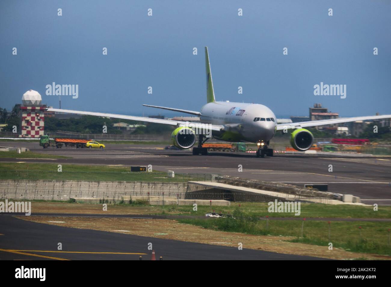 Taipei airport planes hi-res stock photography and images - Alamy