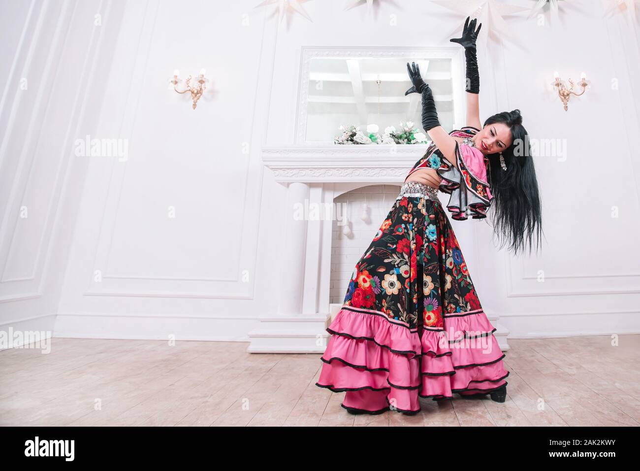 Gipsy dancing girl hi-res stock photography and images - Alamy