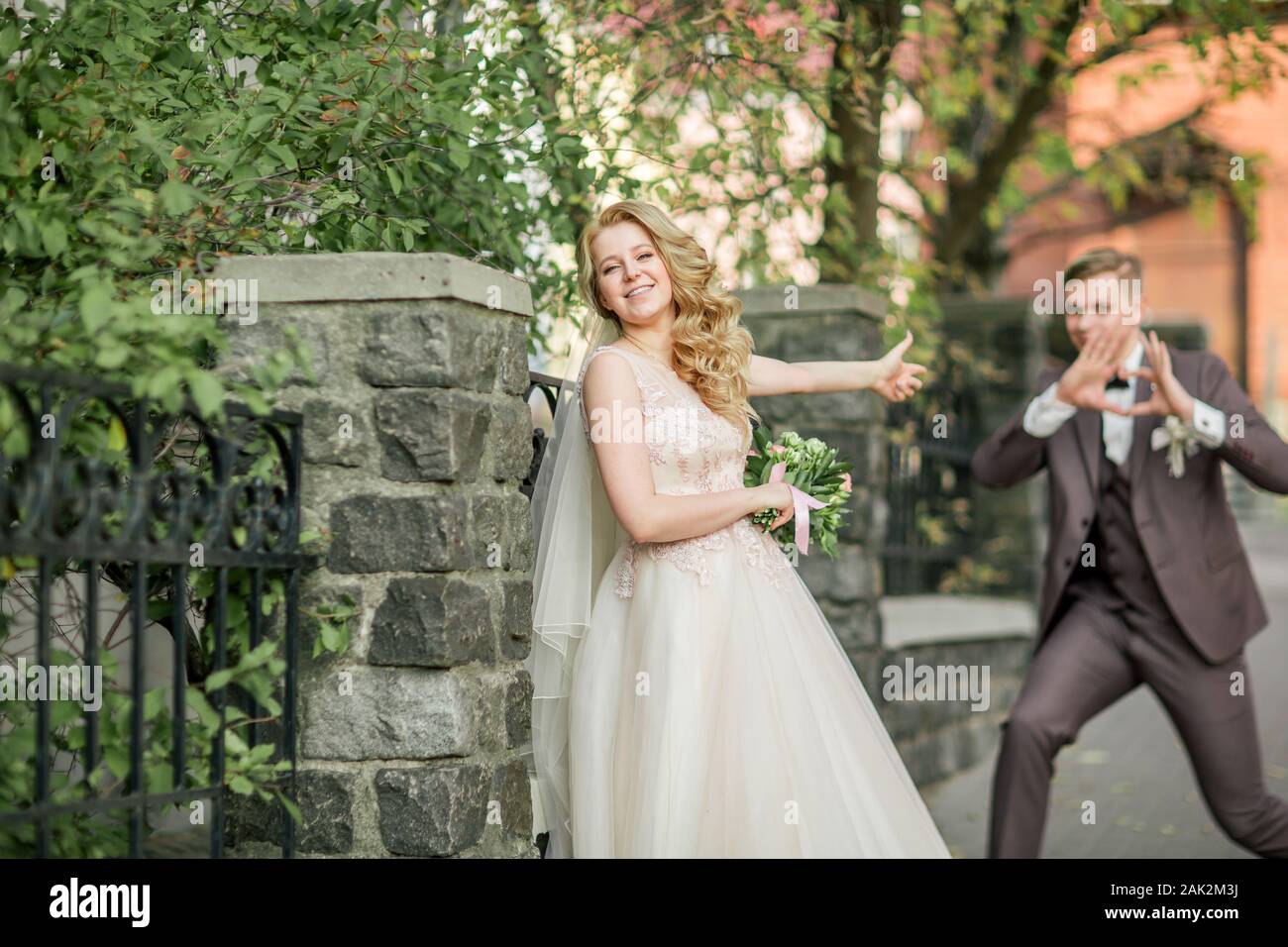 Bride and groom pointing hi-res stock photography and images - Alamy