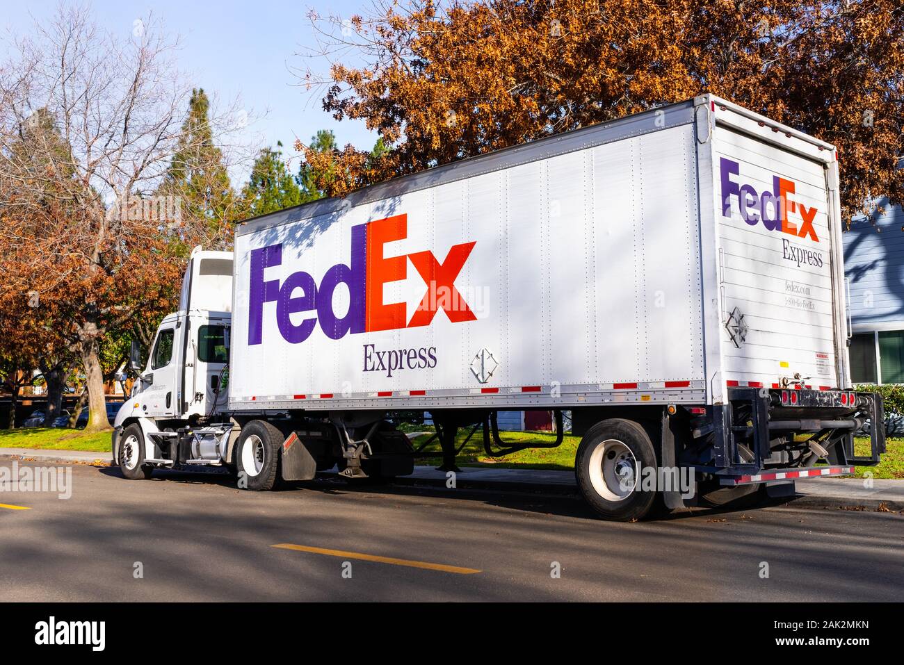 Fedex logotype hi-res stock photography and images - Alamy