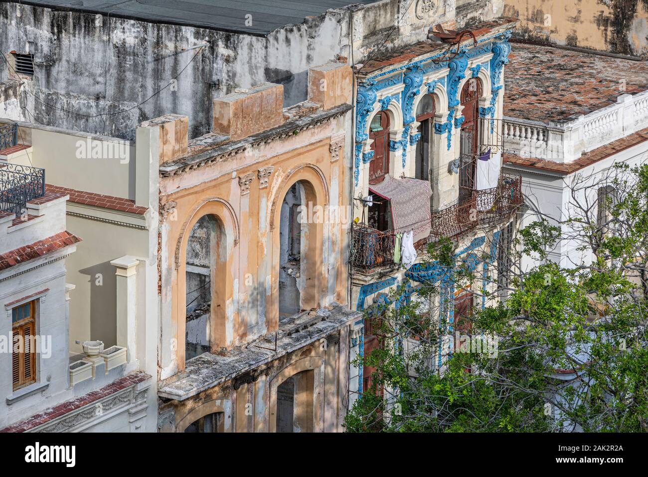 Havana cuba derelict building hi-res stock photography and images - Alamy