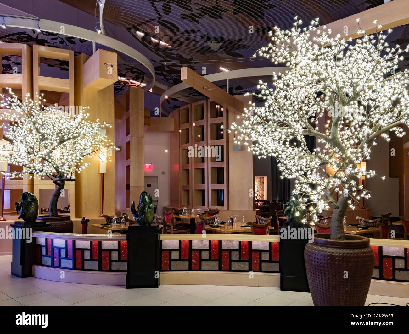Luxor hotel las vegas restaurant hi-res stock photography and images ...