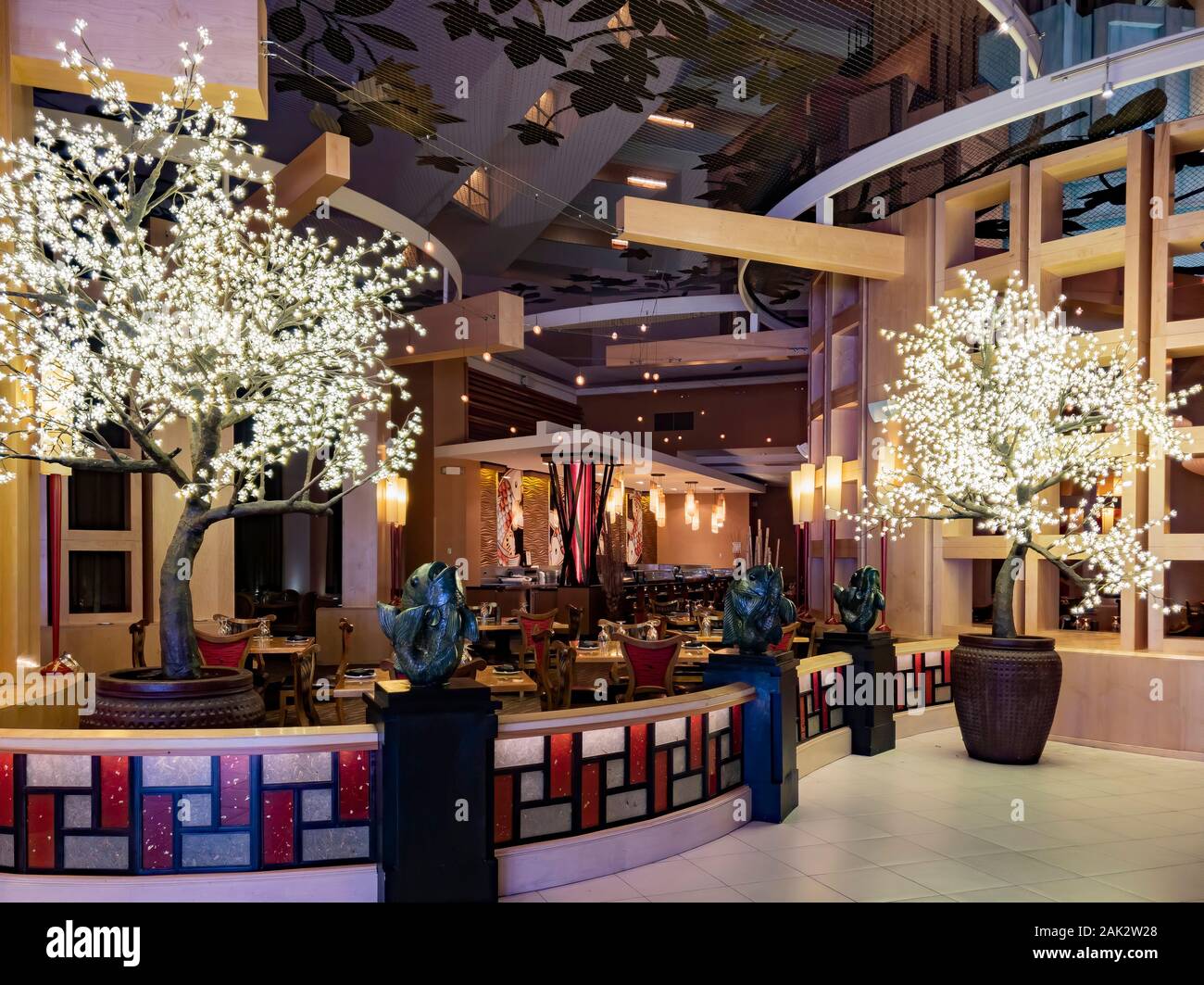 Luxor hotel las vegas restaurant hi-res stock photography and images ...