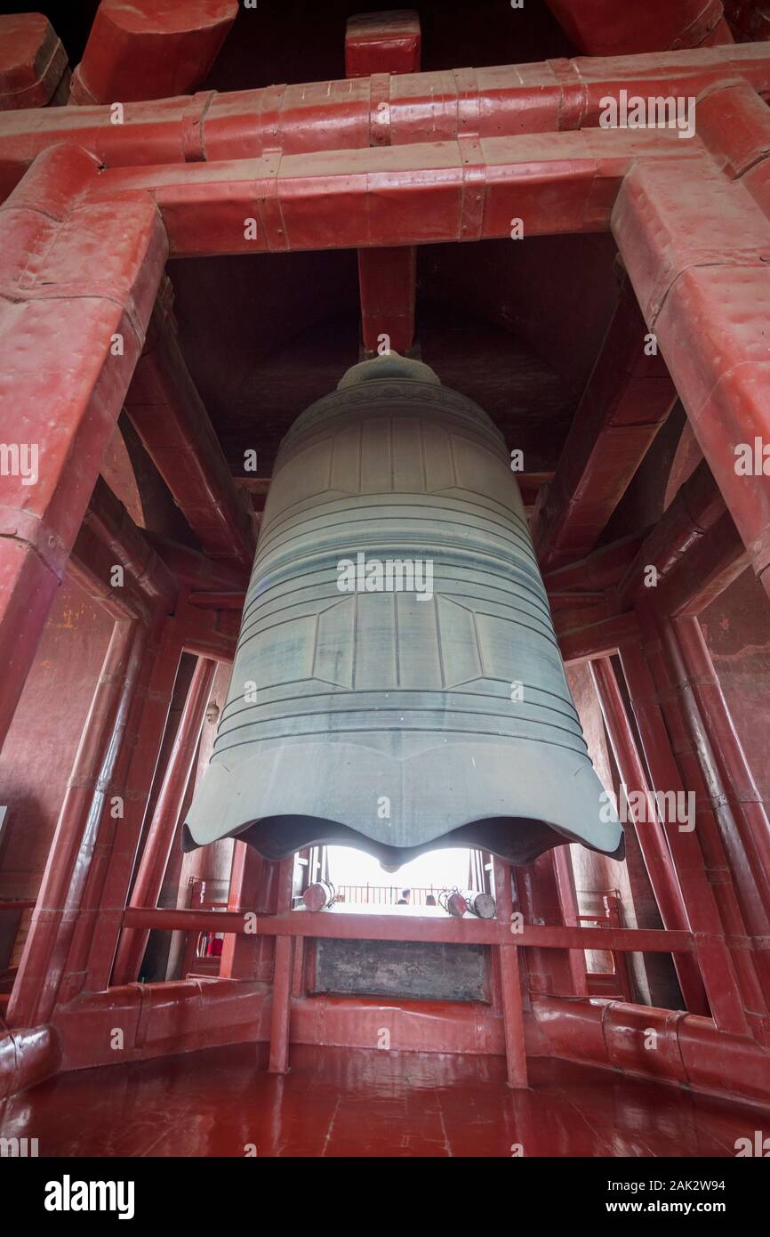 Very large bell hi-res stock photography and images - Alamy
