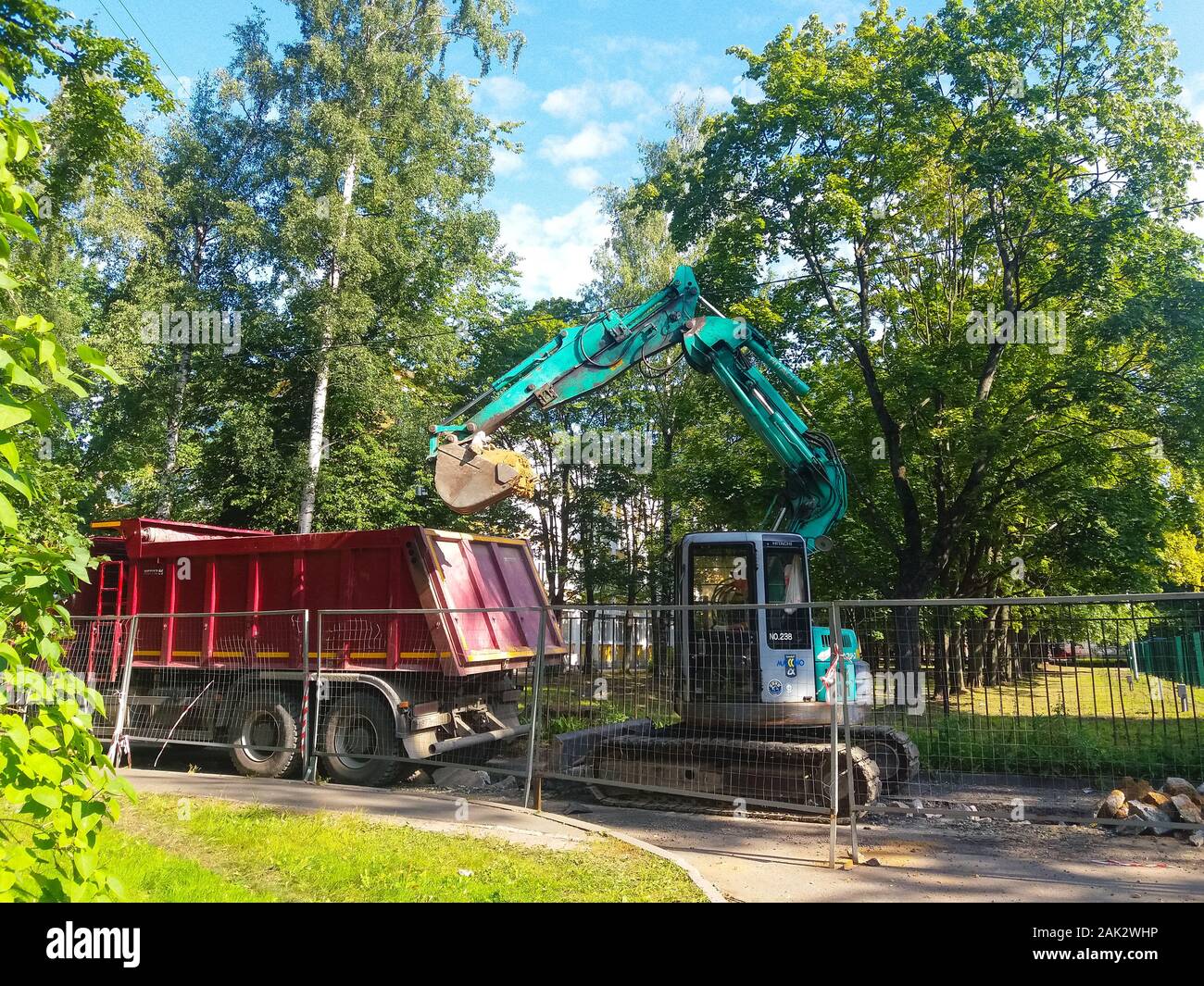 Dump tr hi-res stock photography and images - Alamy