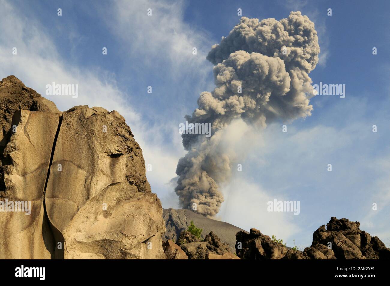 Volcan sakurajima hi-res stock photography and images - Alamy