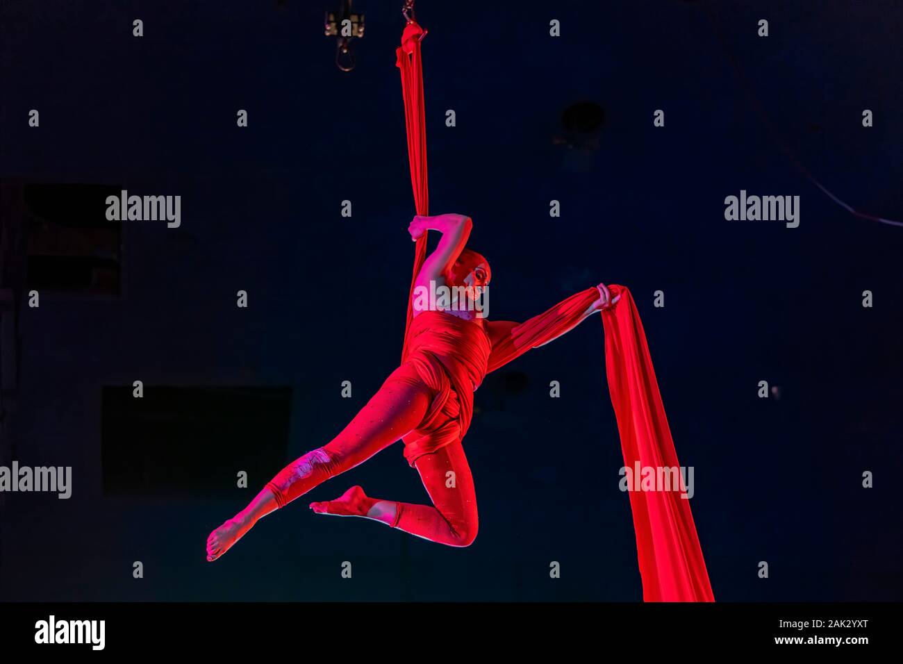 Aerial performance troupe hi-res stock photography and images - Alamy