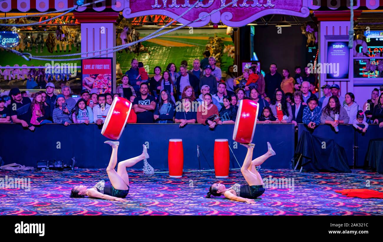 Circus foot juggling hi-res stock photography and images - Alamy