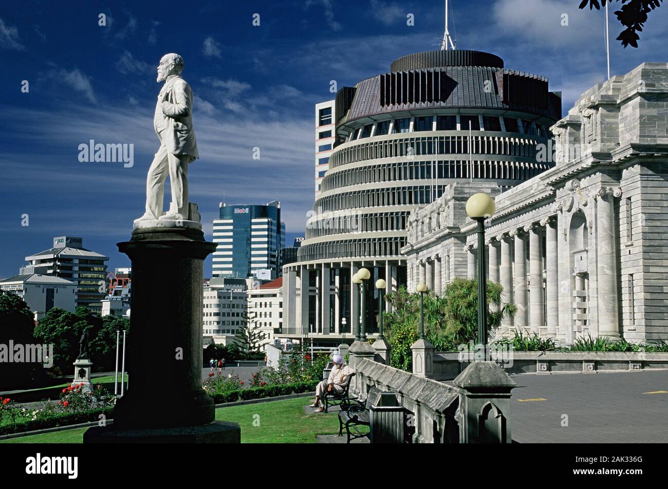 Monuments in front of a government building hi-res stock photography ...