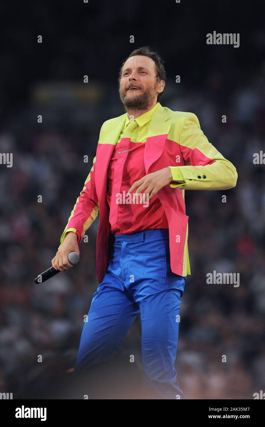 World famous italian singer hi-res stock photography and images - Alamy