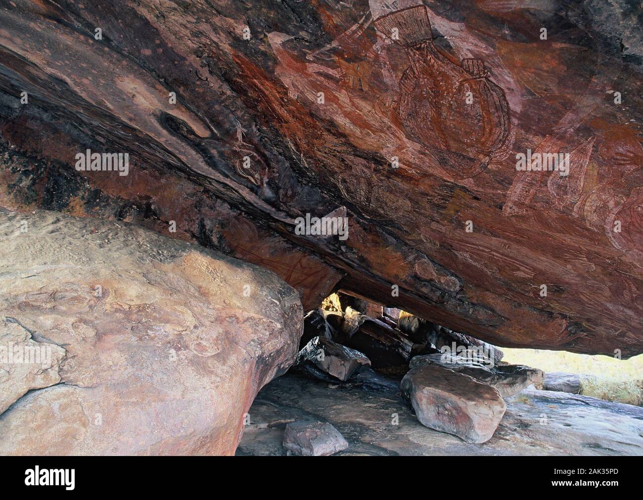 View of a rock painting at Ubirr Rock in the Kakadu National Park in ...