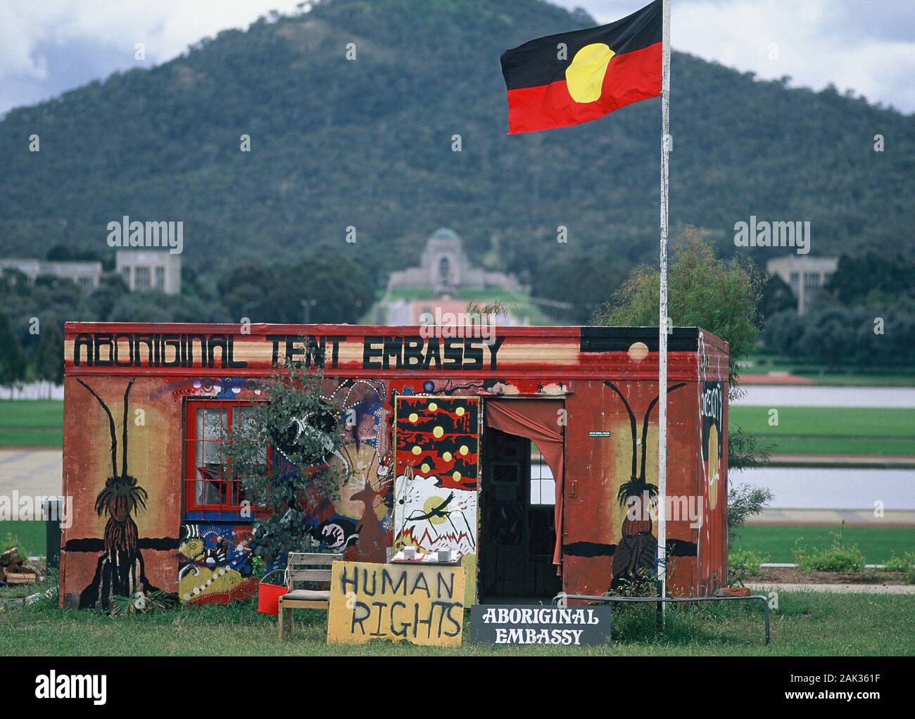 Aboriginal hut australia hi-res stock photography and images - Alamy