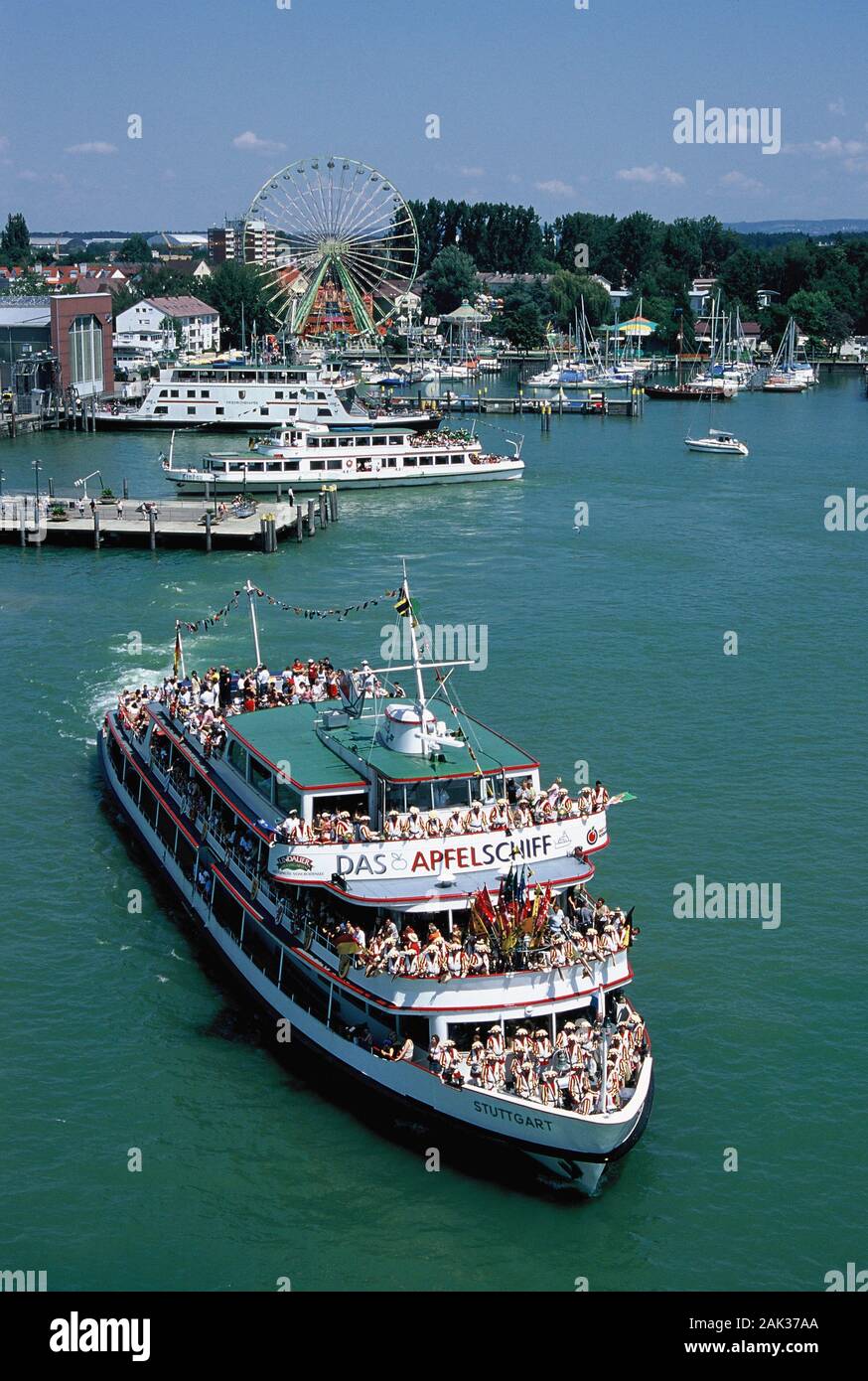 A ship transports a brassband on Lake Constance during the Seehasen ...