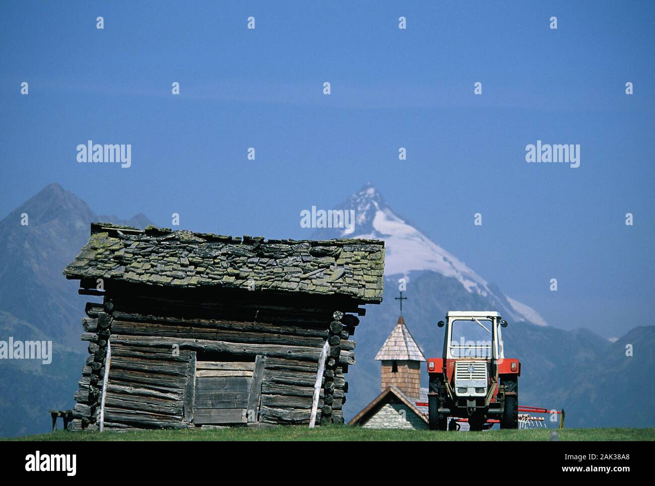 View of a countrified cottage in front of the Grossglockner-scenery ...