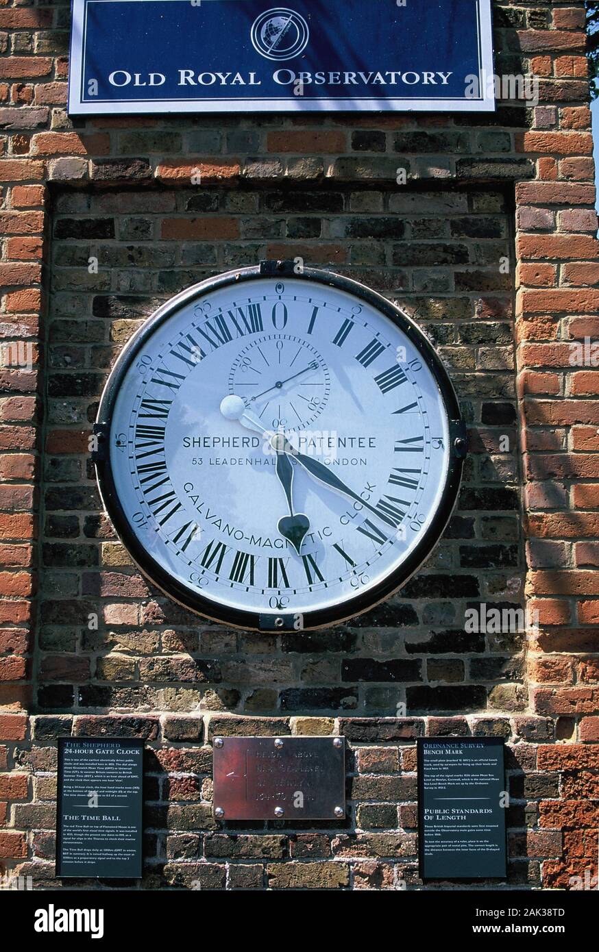 Greenwich mean time hi-res stock photography and images - Alamy