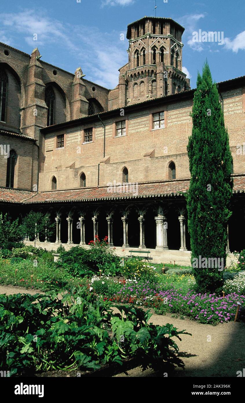 The cloister of the Musee des Augustins, a former gothic augustinian ...