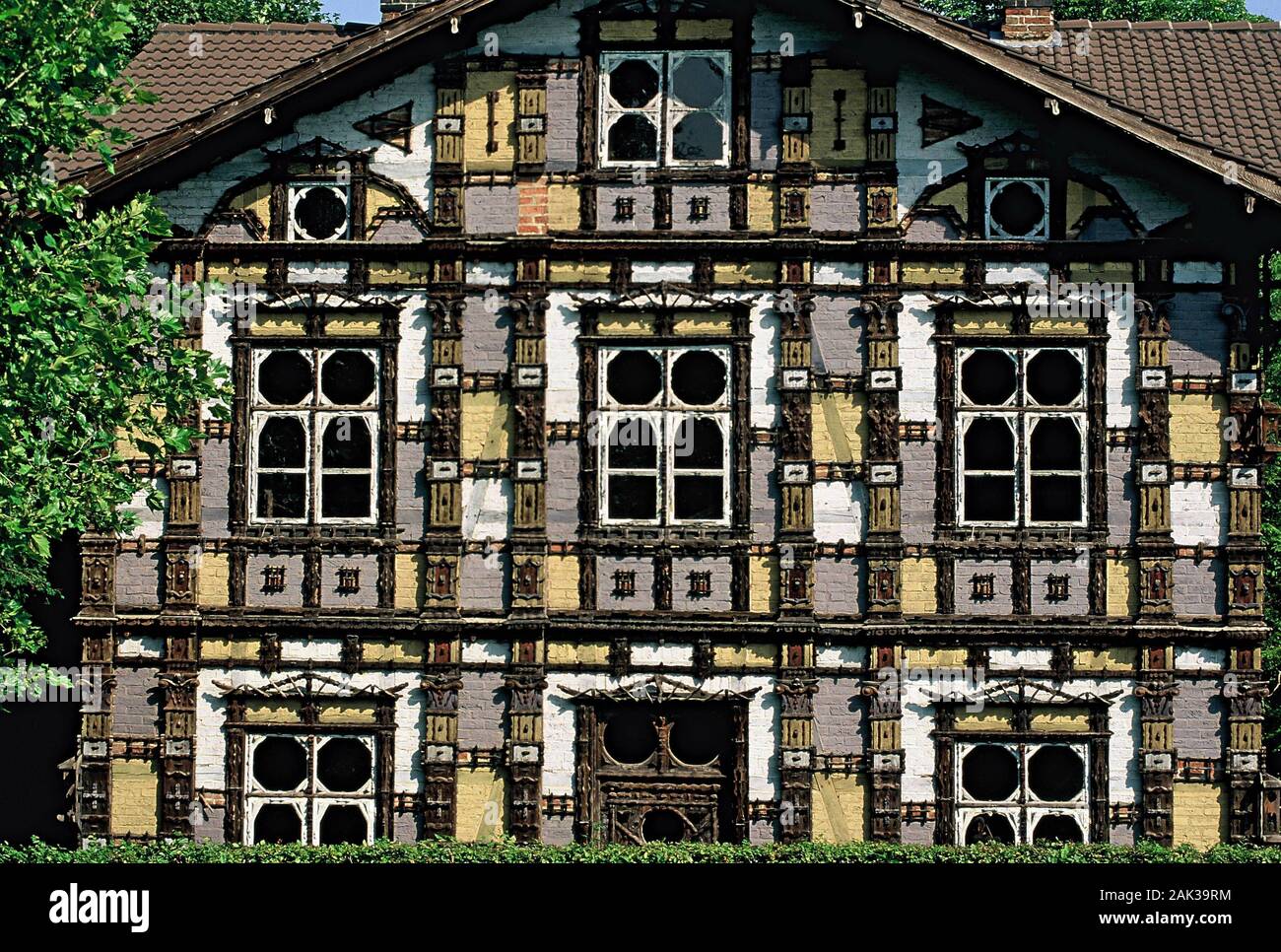 In an extraordinary way the facade of the Junker House in the Hamelner ...