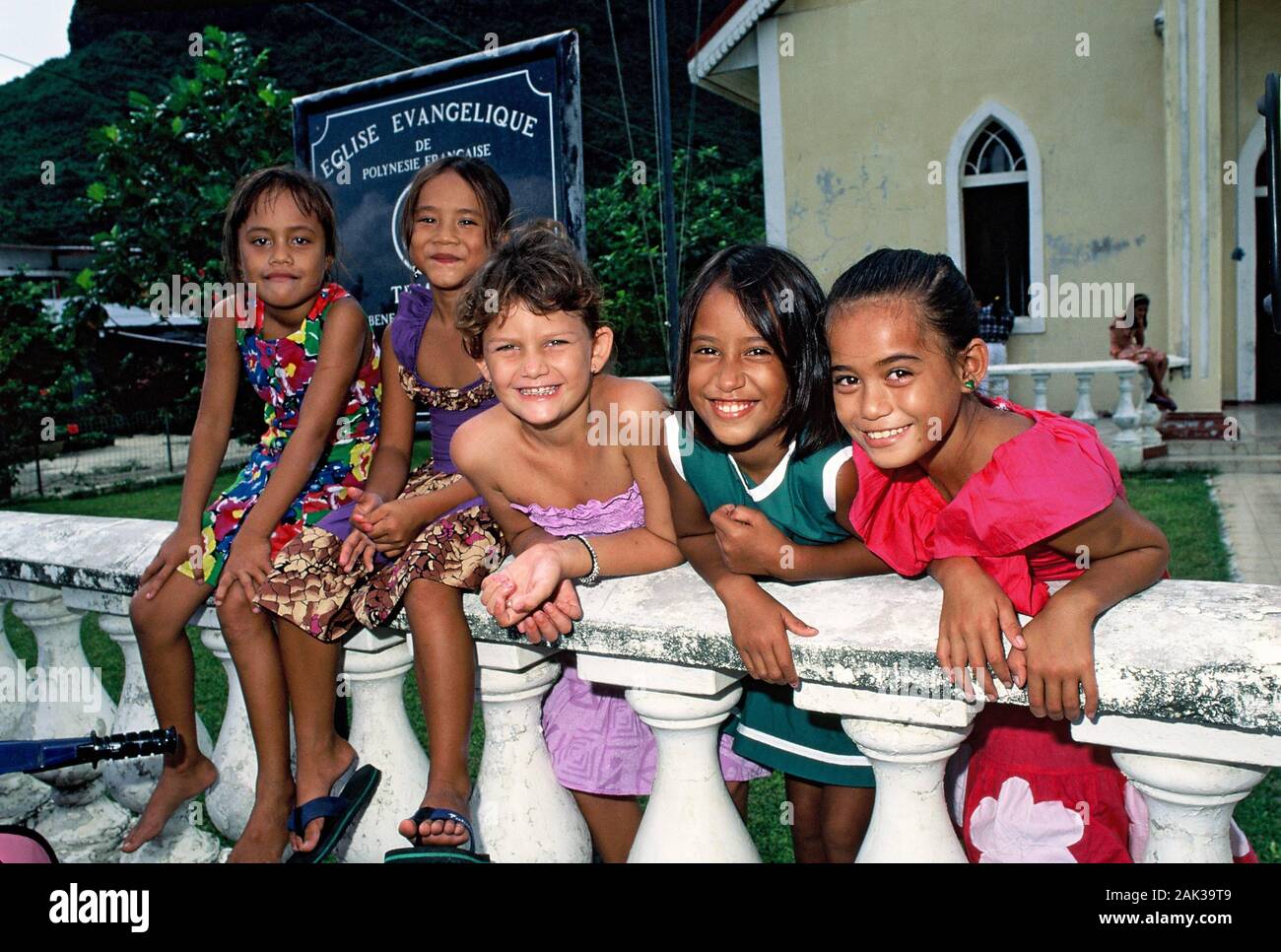 Local school children on island hi-res stock photography and images - Alamy