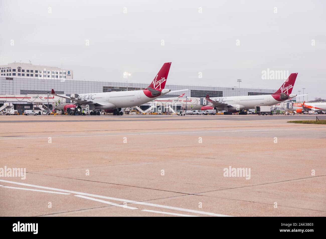 Easyjet passenger jet at london gatwick lgw hi-res stock photography ...