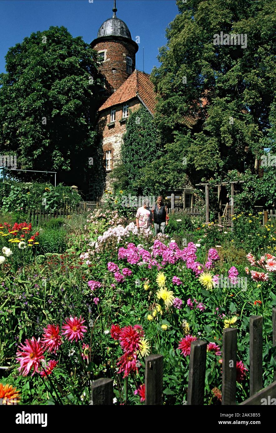 Medieval Castle And Gardens Plants Flowers 16 Historic Gardens And